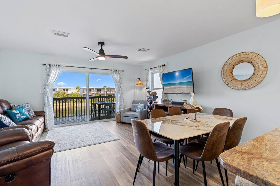 107 M² Condo ∙ 2 Bedrooms ∙ 7 Guests - Pensacola Beach, FL