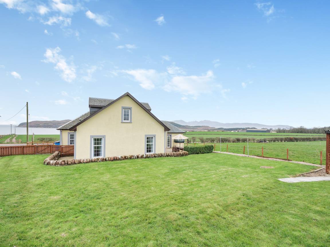 Cottage ∙ 4 Bedrooms ∙ 8 Guests - Millport