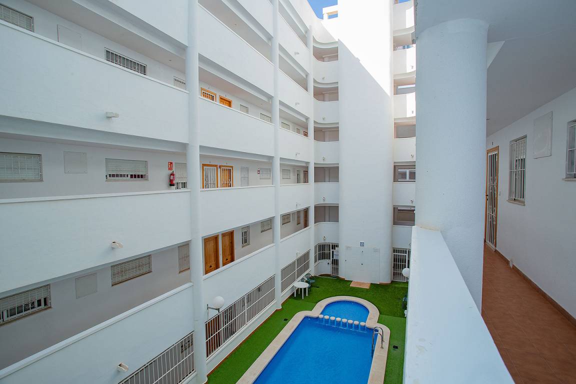 65 M² Apartment ∙ 2 Bedrooms ∙ 4 Guests - Torrevieja