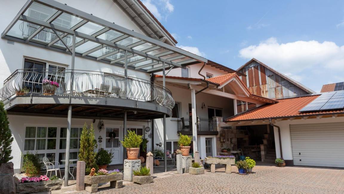 93 M² Ferienwohnung ∙ 2 Schlafzimmer ∙ 6 Gäste - Bad Brückenau