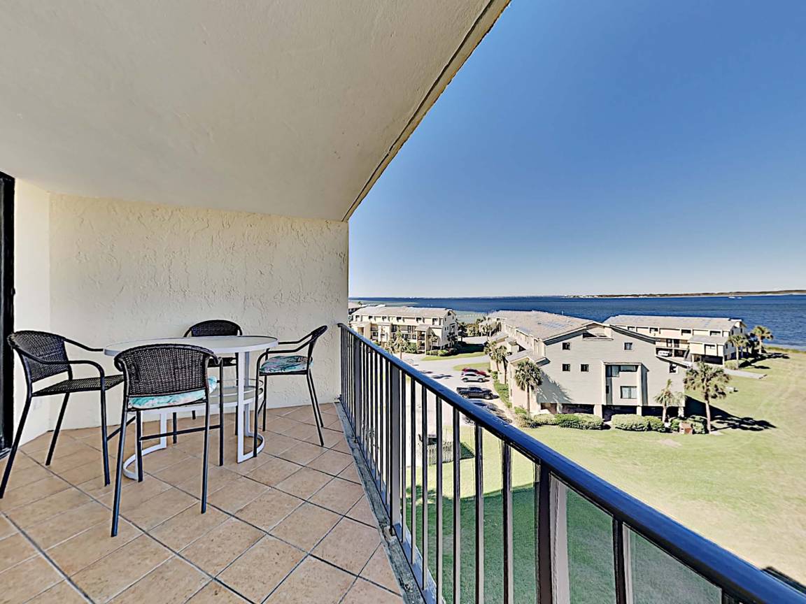 93 M² Condo ∙ 1 Bedroom ∙ 4 Guests - Pensacola Beach, FL