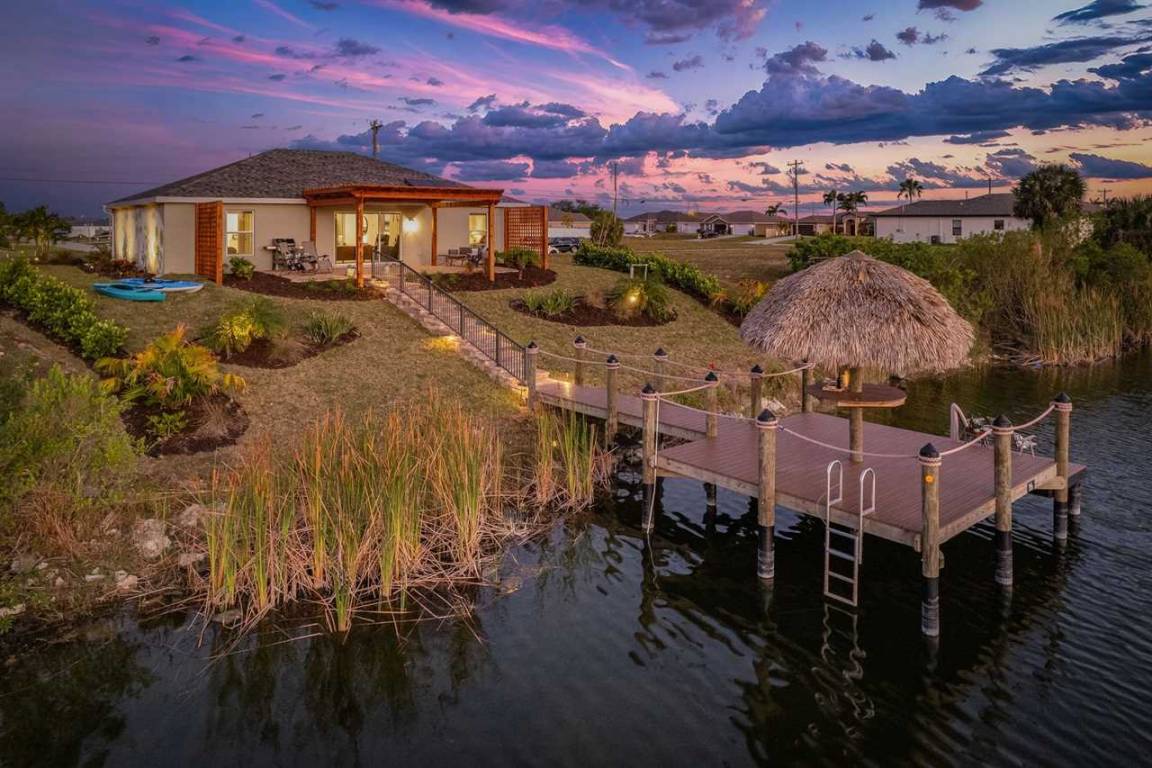 145 M² House ∙ 4 Bedrooms ∙ 8 Guests - Burnt Store Marina