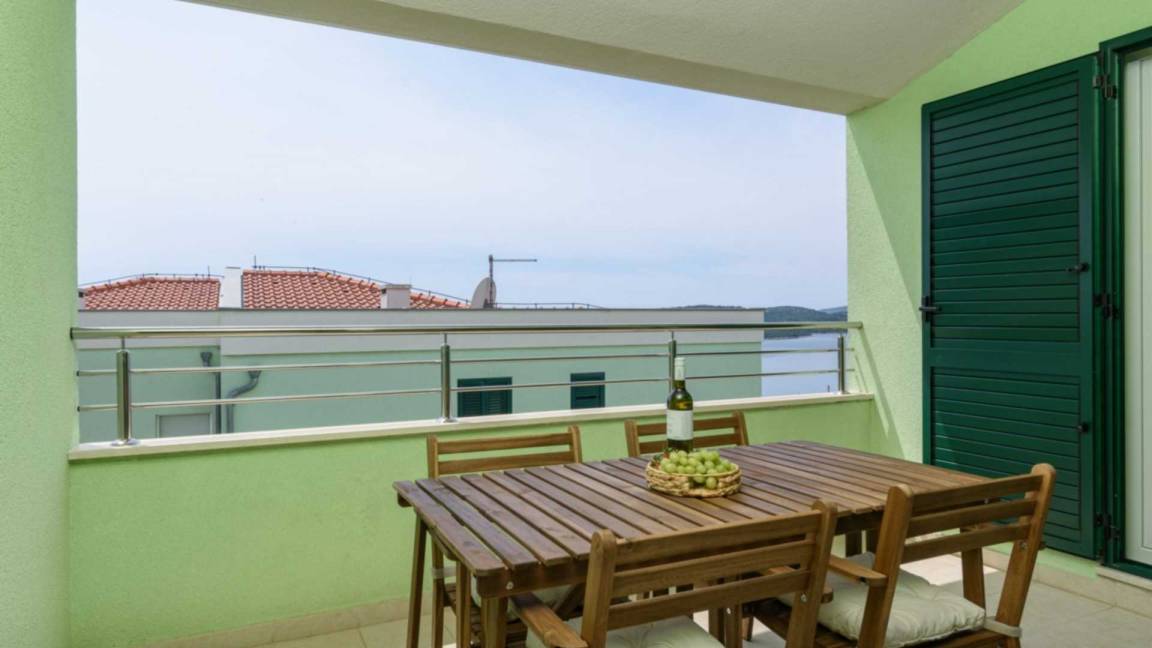 90 M² Ferienwohnung ∙ 2 Schlafzimmer ∙ 6 Gäste - Trogir