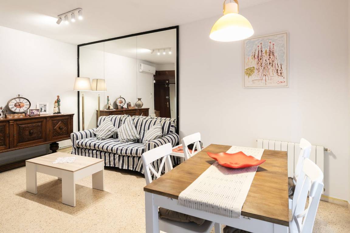 70 M² Apartamento ∙ 3 Quartos ∙ 3 Hóspedes - Rubí