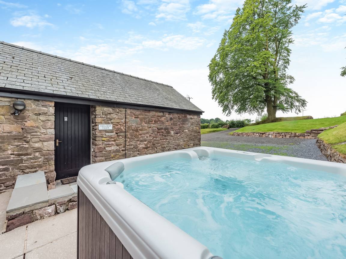 Cottage ∙ 4 Bedrooms ∙ 8 Guests - Llandeilo