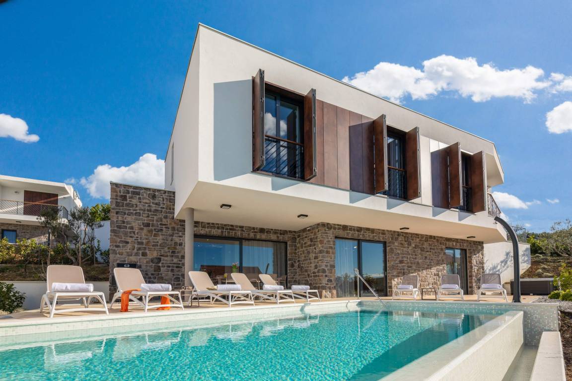 273 M² Villa ∙ 4 Bedrooms ∙ 10 Guests - Brodarica