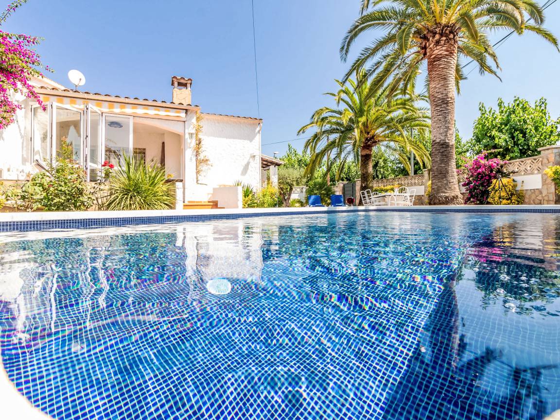 120 M² House ∙ 3 Bedrooms ∙ 6 Guests - Empuriabrava
