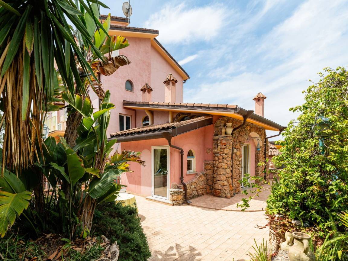100 M² House ∙ 2 Bedrooms ∙ 6 Guests - Bordighera