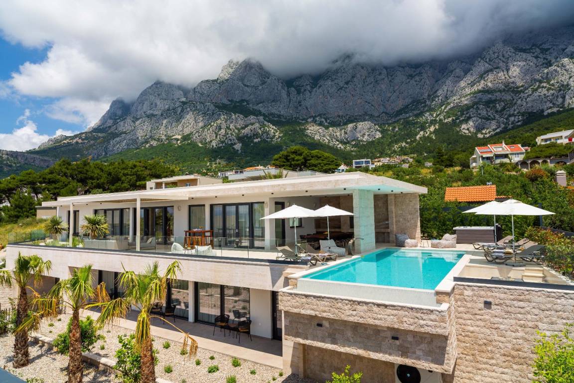 560 M² House ∙ 4 Bedrooms ∙ 10 Guests - Makarska