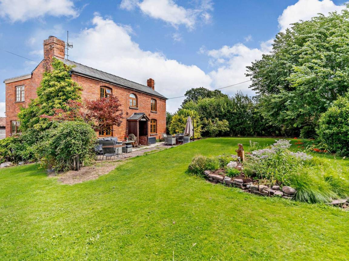 Cottage ∙ 4 Bedrooms ∙ 8 Guests - Hereford