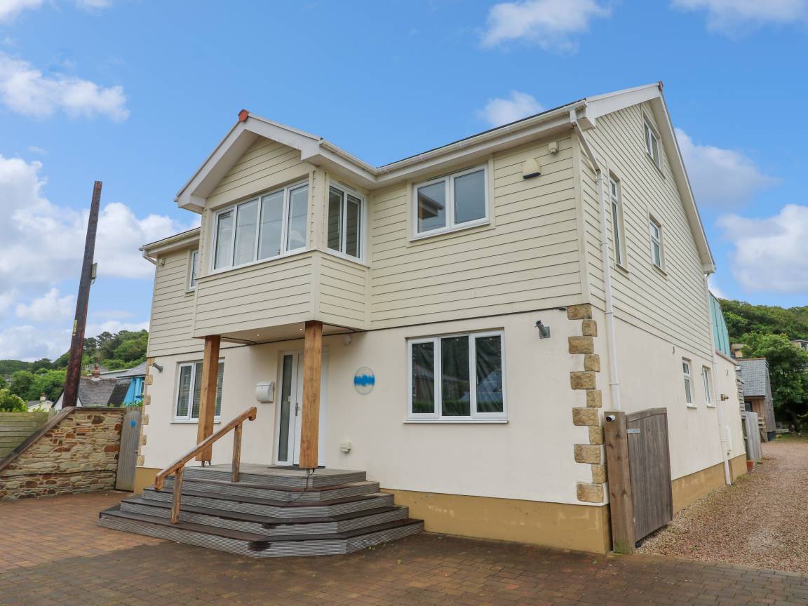 Cottage ∙ 3 Bedrooms ∙ 6 Guests - Troon