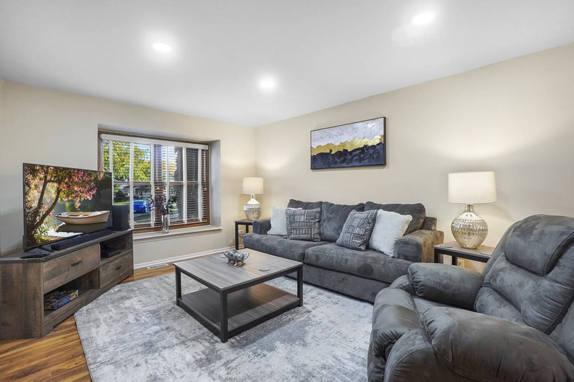 164 M² House ∙ 4 Bedrooms ∙ 10 Guests - Naperville