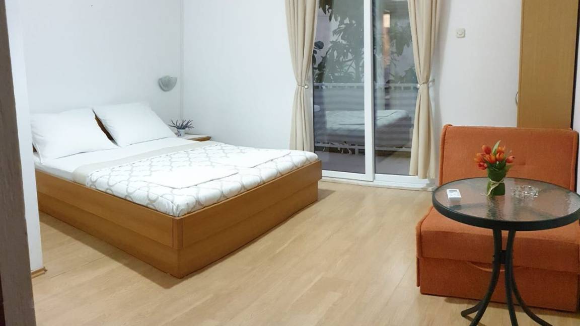 18 M² Hotel ∙ 1 Bedroom ∙ 2 Guests - Ploče