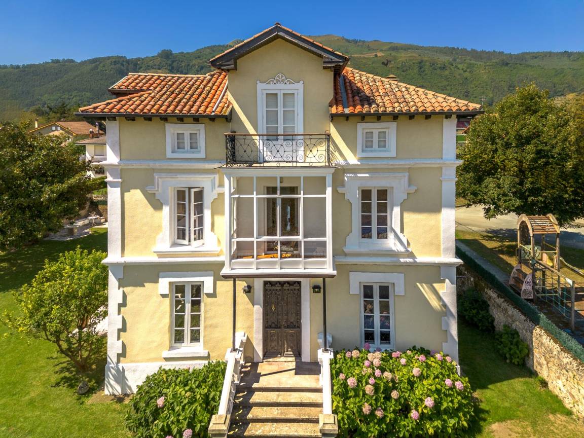 250 M² Villa ∙ 7 Habitaciones ∙ 14 Huéspedes - Puente Viesgo