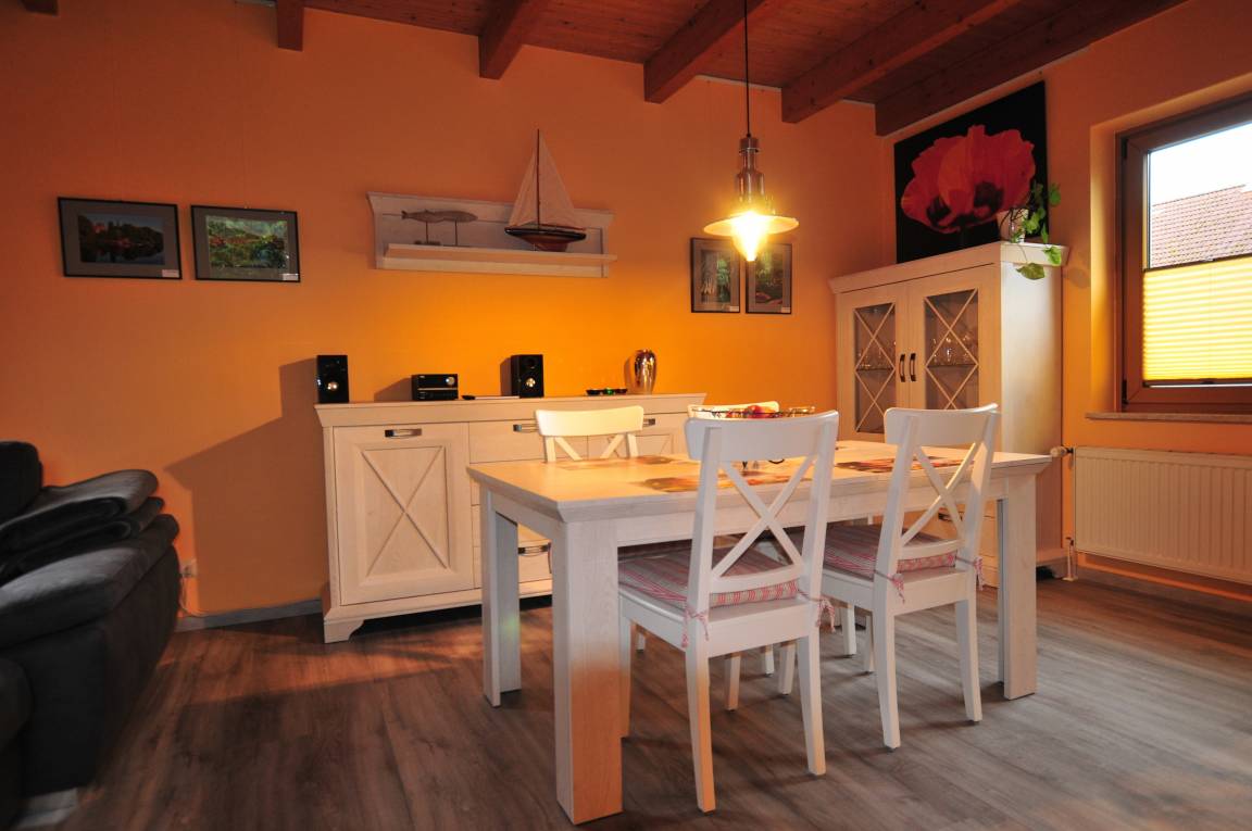 80 M² Ferienwohnung ∙ 2 Schlafzimmer ∙ 4 Gäste - Harsefeld