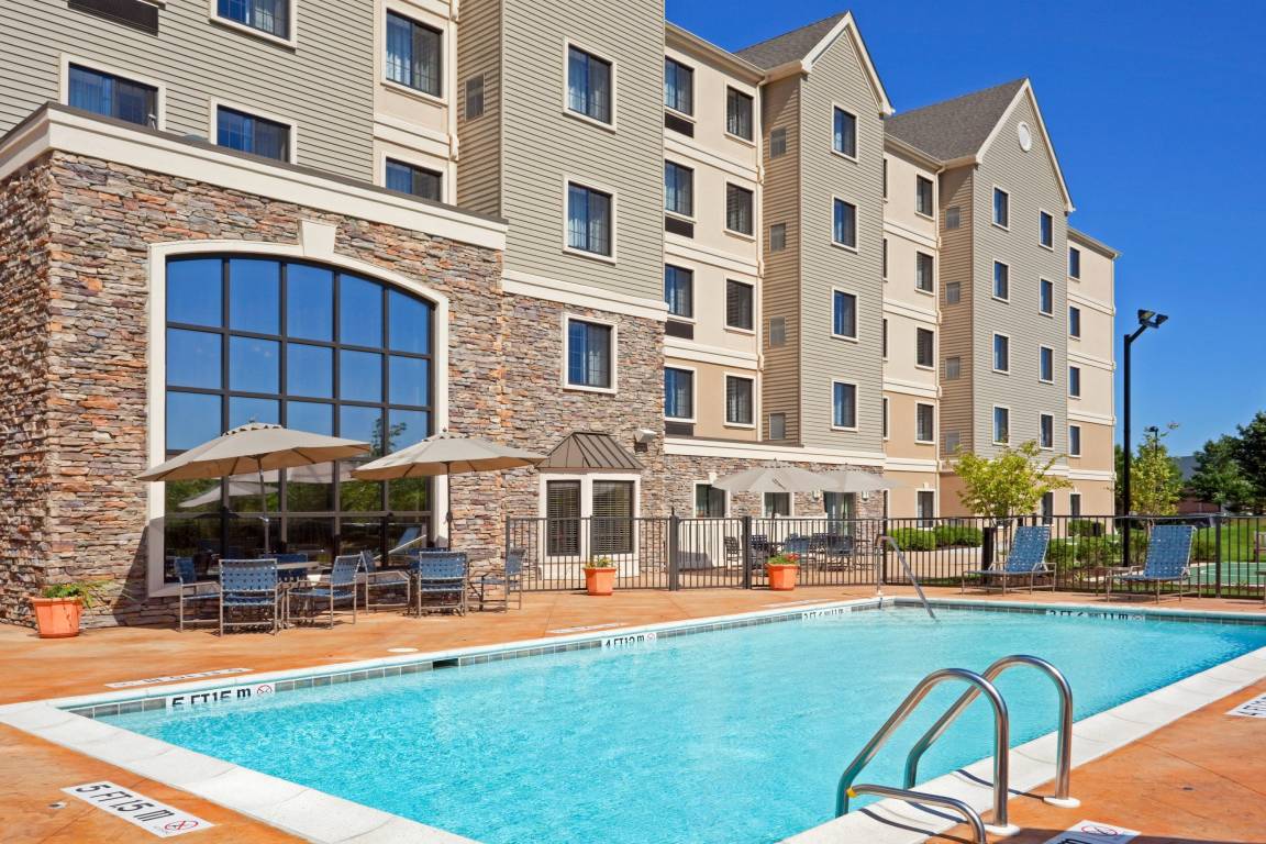 Condo ∙ 1 Bedroom ∙ 4 Guests - West Chester, PA