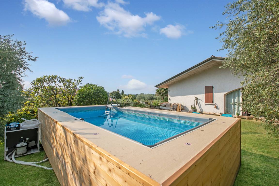75 M² House ∙ 2 Bedrooms ∙ 5 Guests - Gardone Riviera