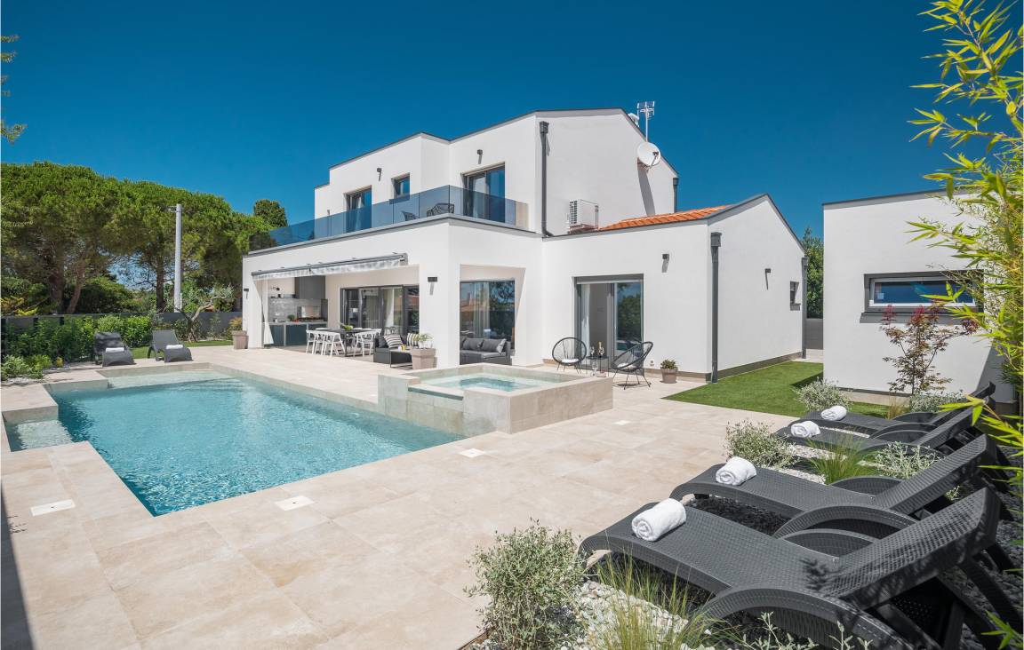 223 M² Huis ∙ 4 Slaapkamers ∙ 9 Gasten - Pješčana Uvala