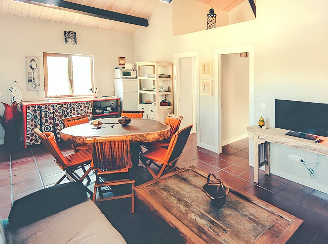 86 M² Casa ∙ 2 Habitaciones ∙ 6 Huéspedes - Logrosán