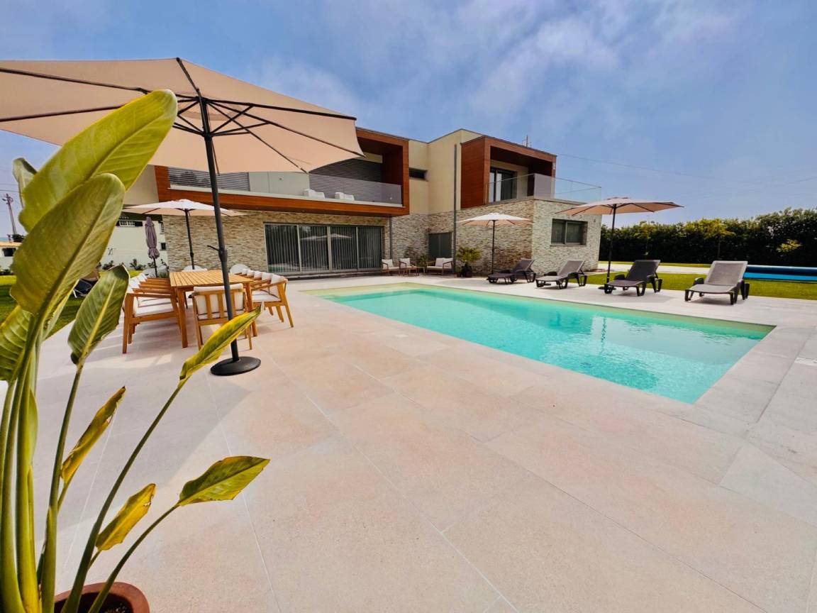 590 M² Villa ∙ 4 Chambres ∙ 10 Personnes - Ovar