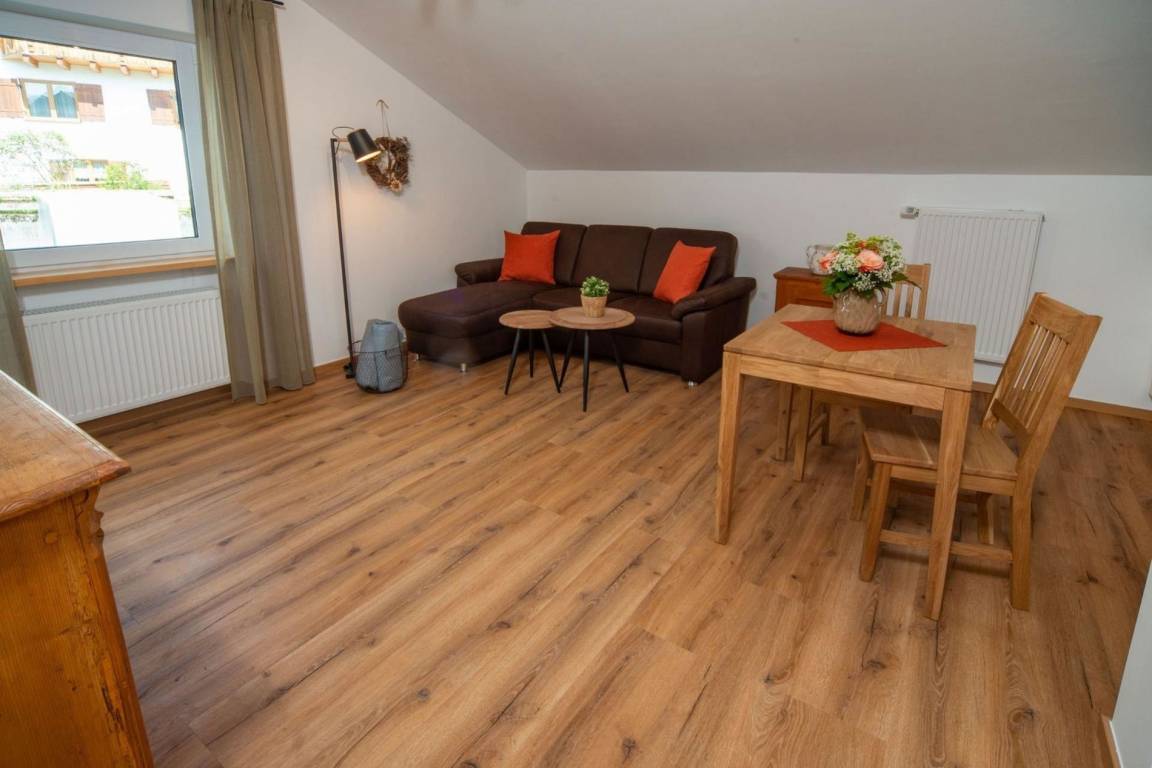 44 M² Ferienwohnung ∙ 2 Gäste - Seeg