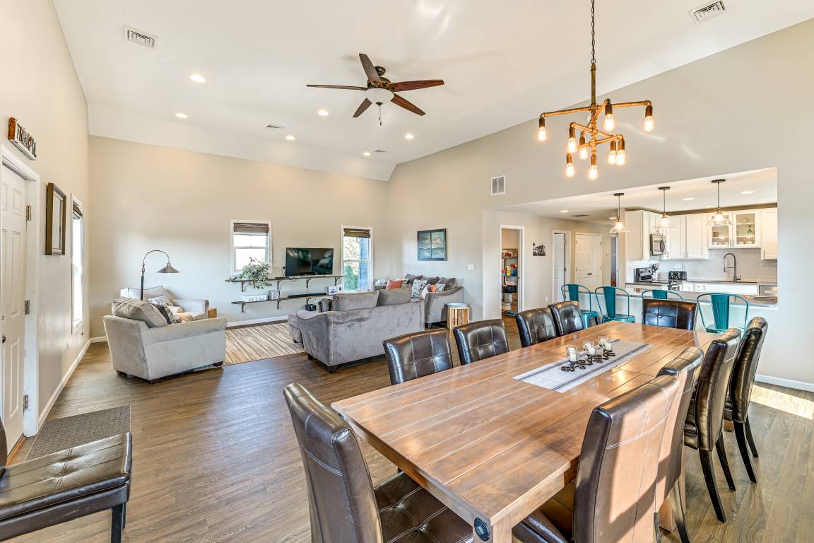 195 M² House ∙ 5 Bedrooms ∙ 10 Guests - LaPorte County, IN