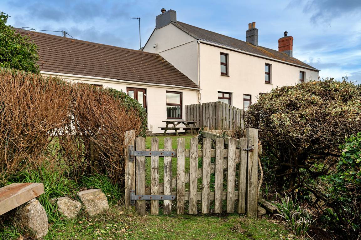 130 M² Cottage ∙ 3 Bedrooms ∙ 6 Guests - Porthcurno