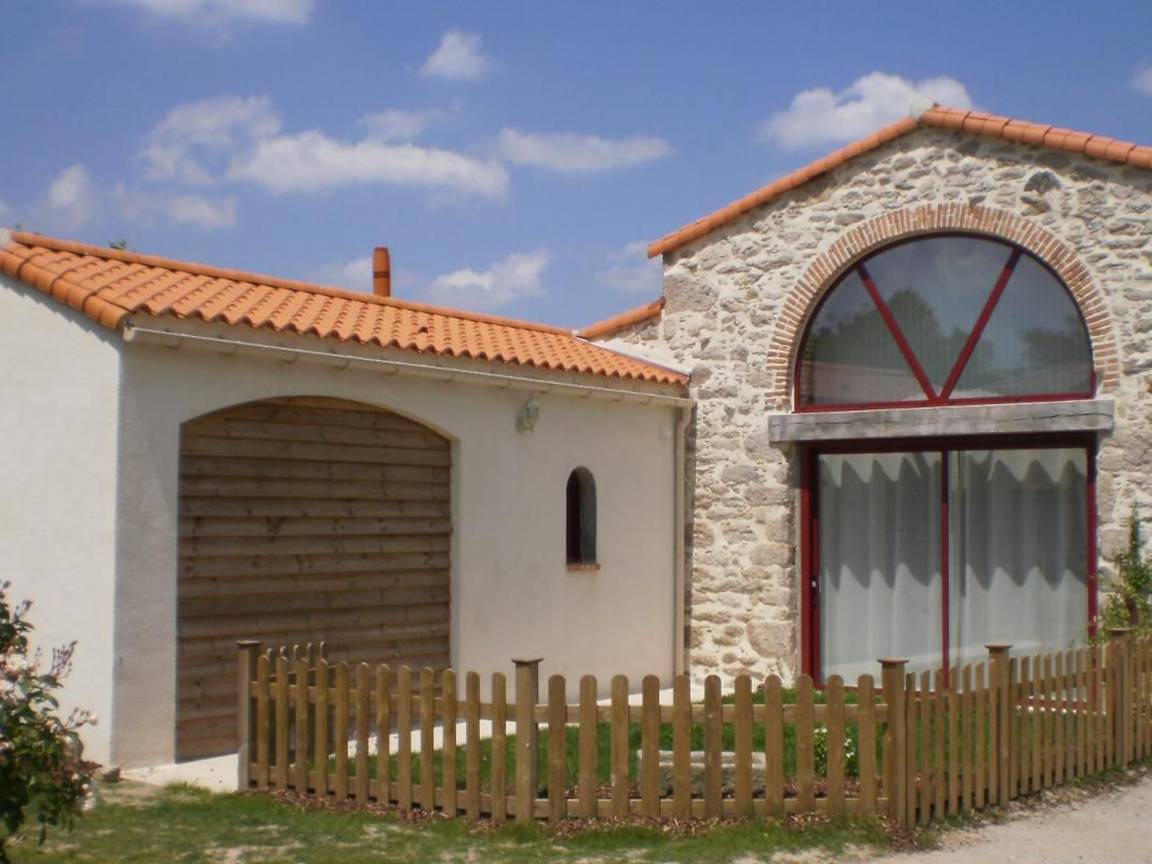 109 M² Cottage ∙ 4 Bedrooms ∙ 6 Guests - Vendée