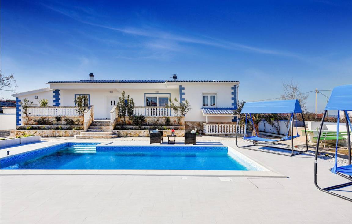 250 M² House ∙ 5 Bedrooms ∙ 10 Guests - Zadar