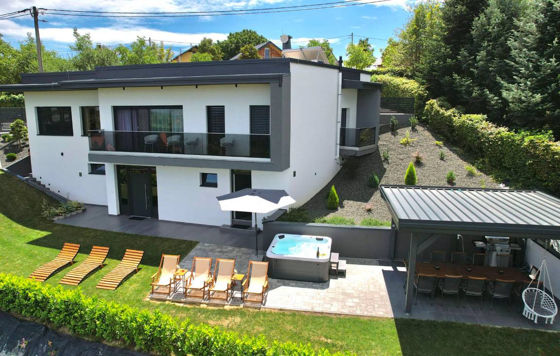 250 M² Ferienhaus ∙ 2 Schlafzimmer ∙ 6 Gäste - Varaždin