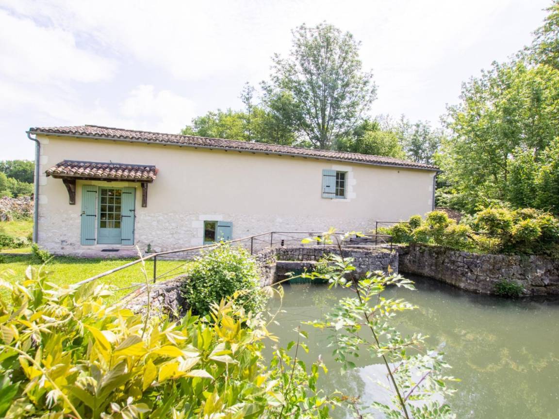 200 M² Cottage ∙ 3 Bedrooms ∙ 6 Guests - Bergerac