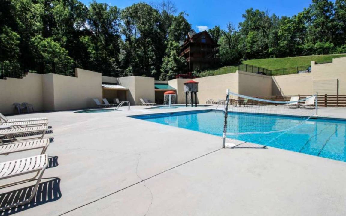 139 M² Cabin ∙ 2 Bedrooms ∙ 6 Guests - Sevierville, TN