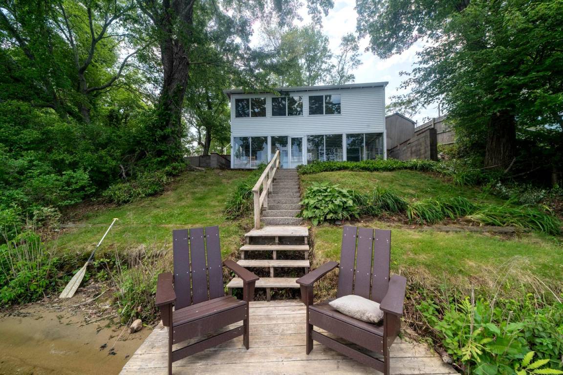 Accommodation ∙ 3 Bedrooms ∙ 8 Guests - Massachusetts