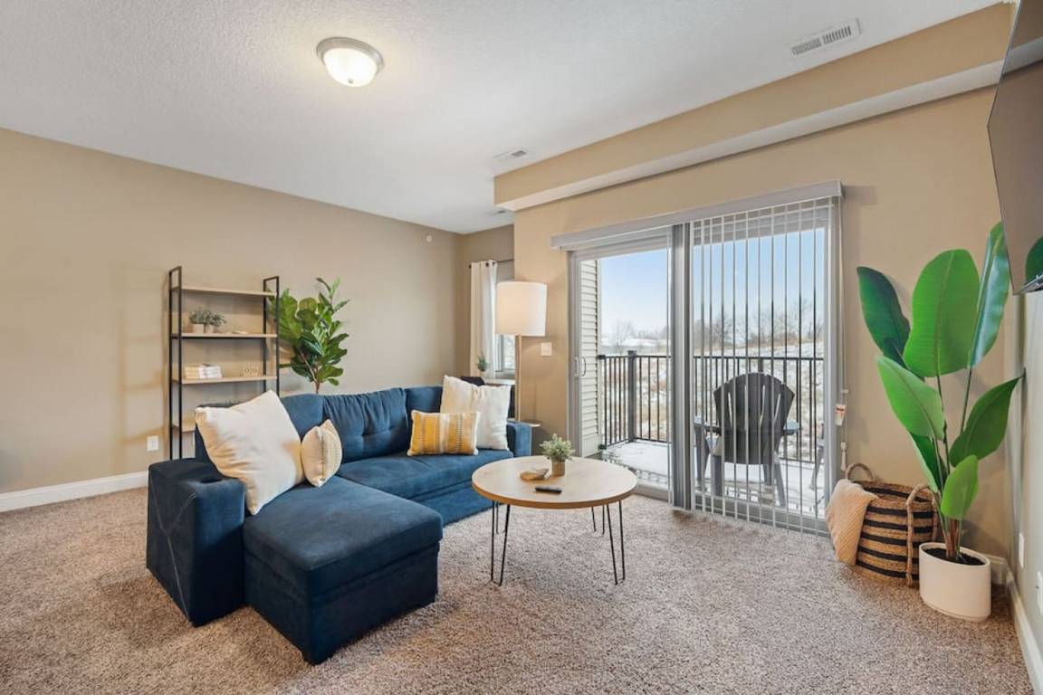 Apartment ∙ 1 Bedroom ∙ 4 Guests - West Des Moines, IA