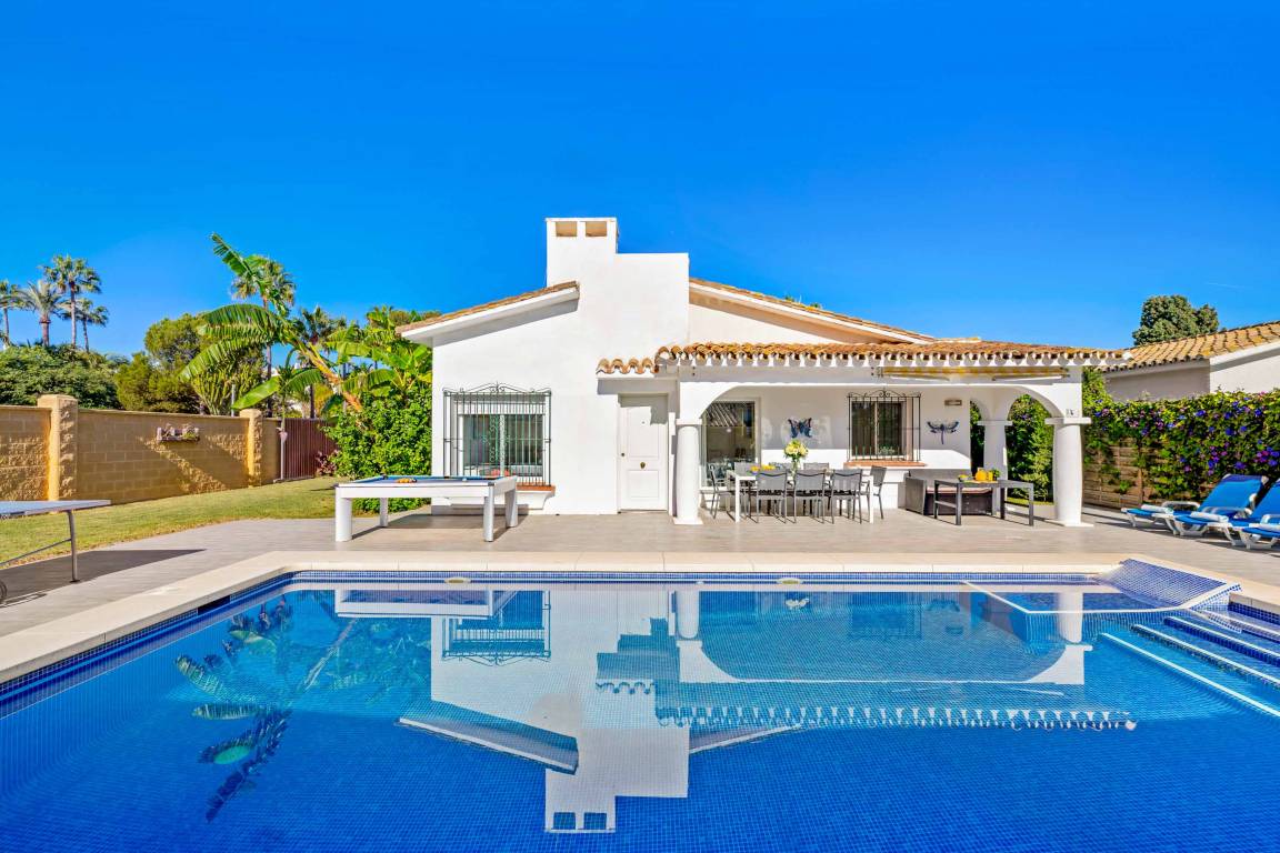 Villa ∙ 4 Bedrooms ∙ 8 Guests - Estepona