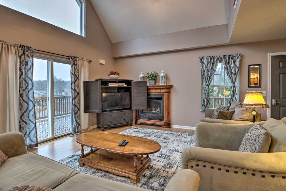 193 M² House ∙ 4 Bedrooms ∙ 15 Guests - Osage Beach, MO