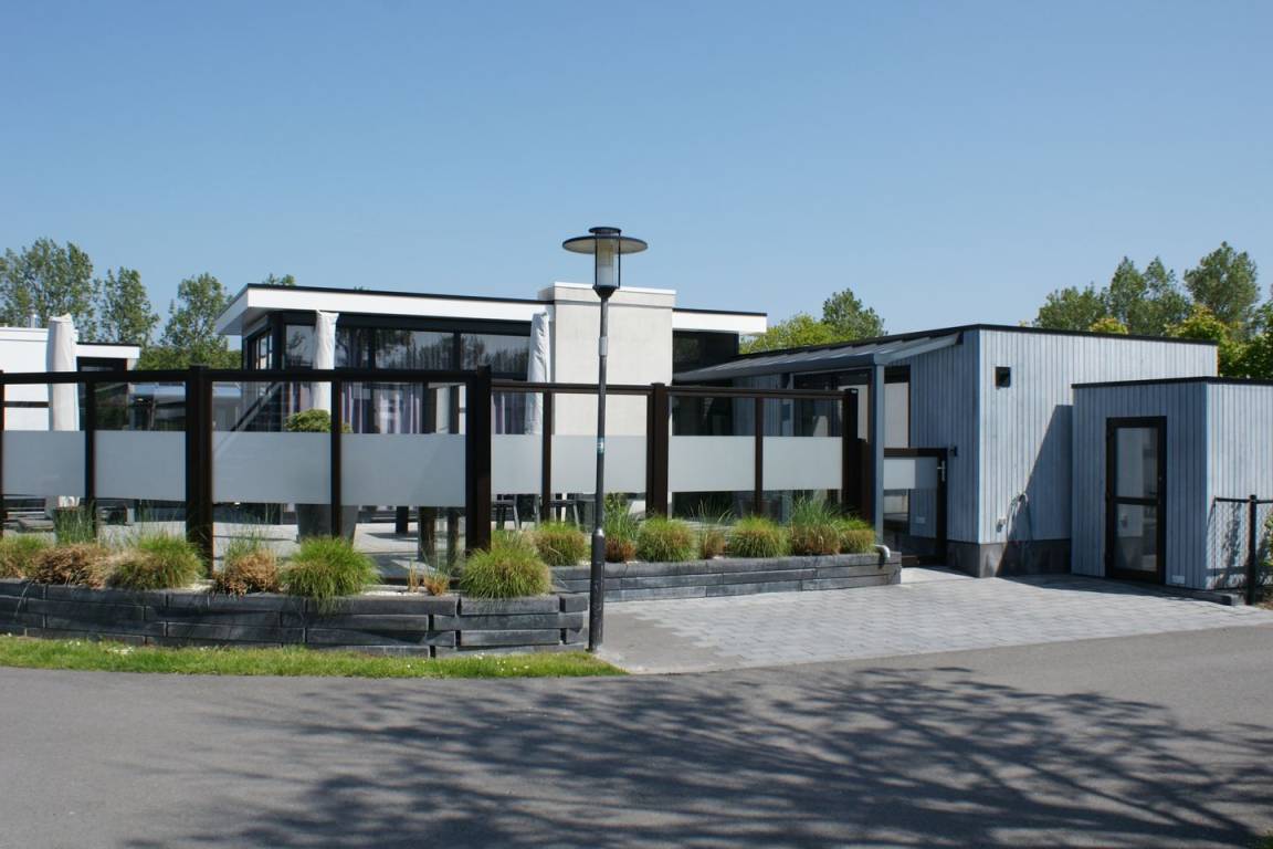 75 M² Huis ∙ 2 Slaapkamers ∙ 4 Gasten - Dishoek