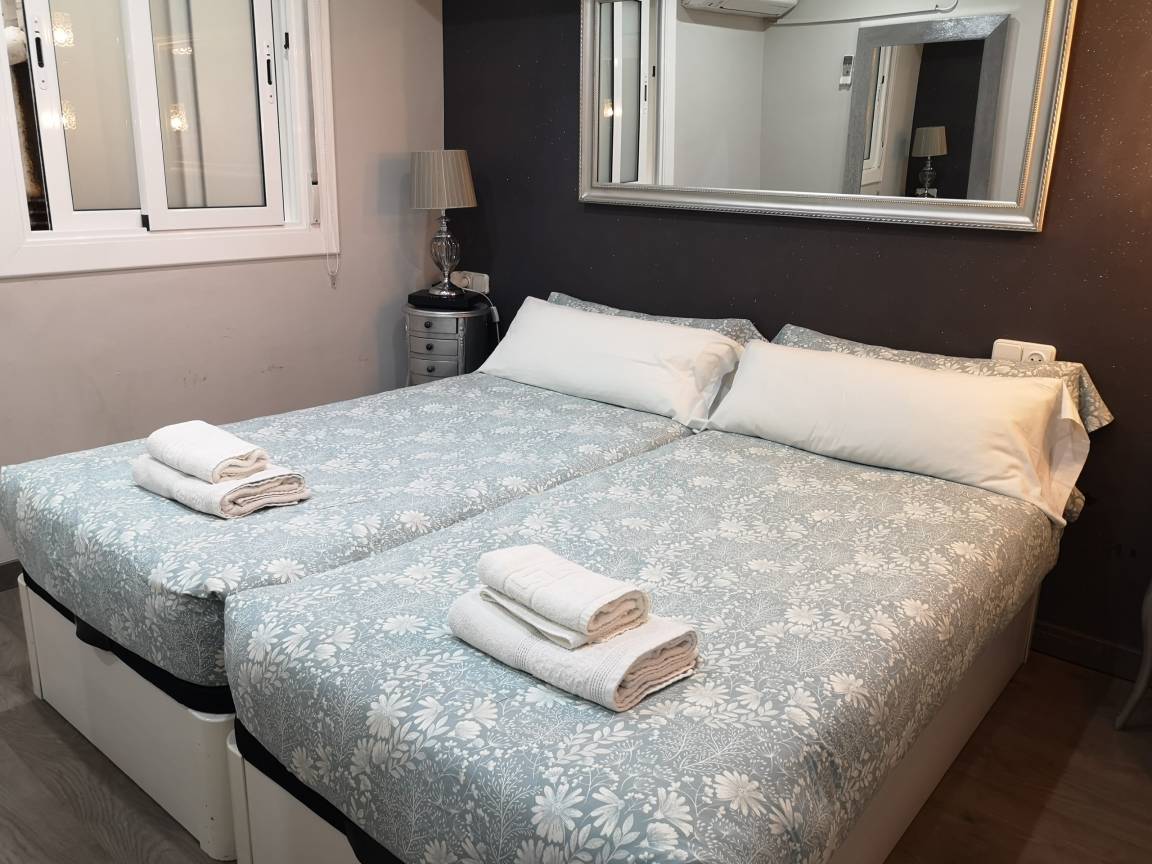 35 M² Apartamento ∙ 2 Habitaciones ∙ 2 Huéspedes - Esplugues de Llobregat