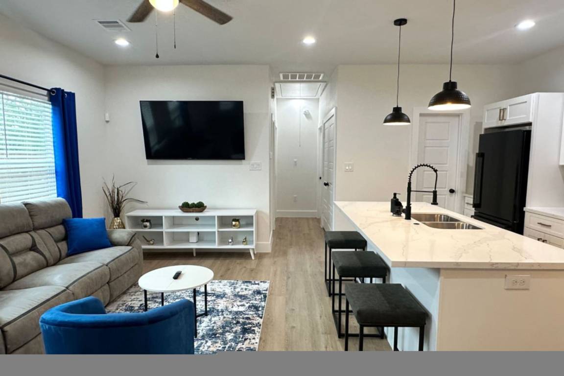 100 M² House ∙ 3 Bedrooms ∙ 6 Guests - Houston, TX
