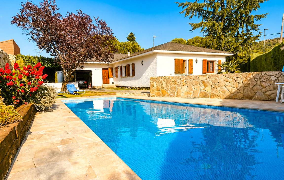 250 M² Maison De Vacances ∙ 4 Chambres ∙ 8 Personnes - Galapagar