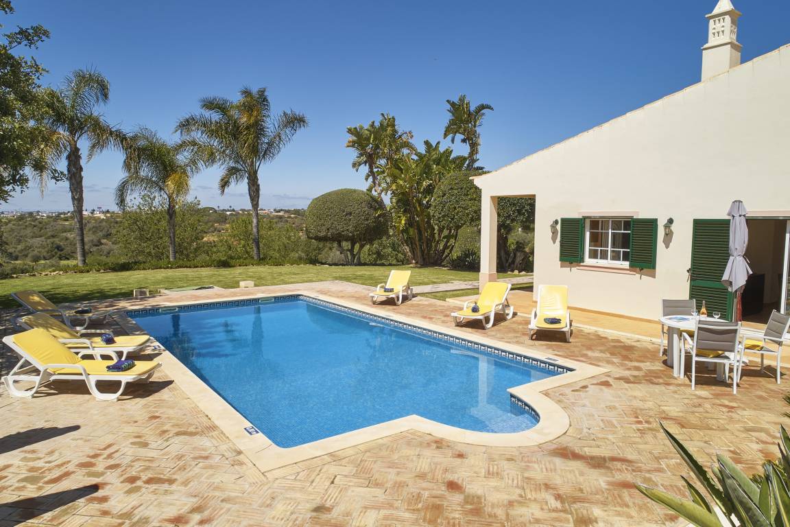 2000 M² Villa ∙ 3 Bedrooms ∙ 6 Guests - Guia