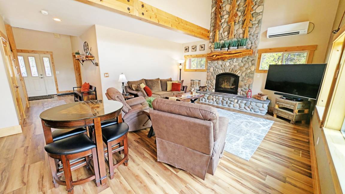 House ∙ 3 Bedrooms ∙ 8 Guests - LaPine State Park, La Pine