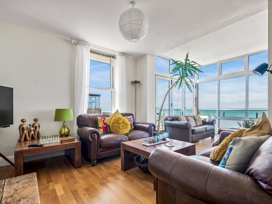 111 M² Apartment ∙ 3 Bedrooms ∙ 7 Guests - Herne Bay