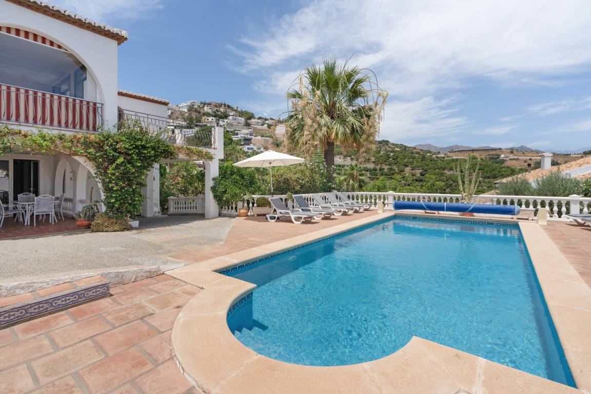 290 M² Villa ∙ 4 Bedrooms ∙ 8 Guests - Salobreña