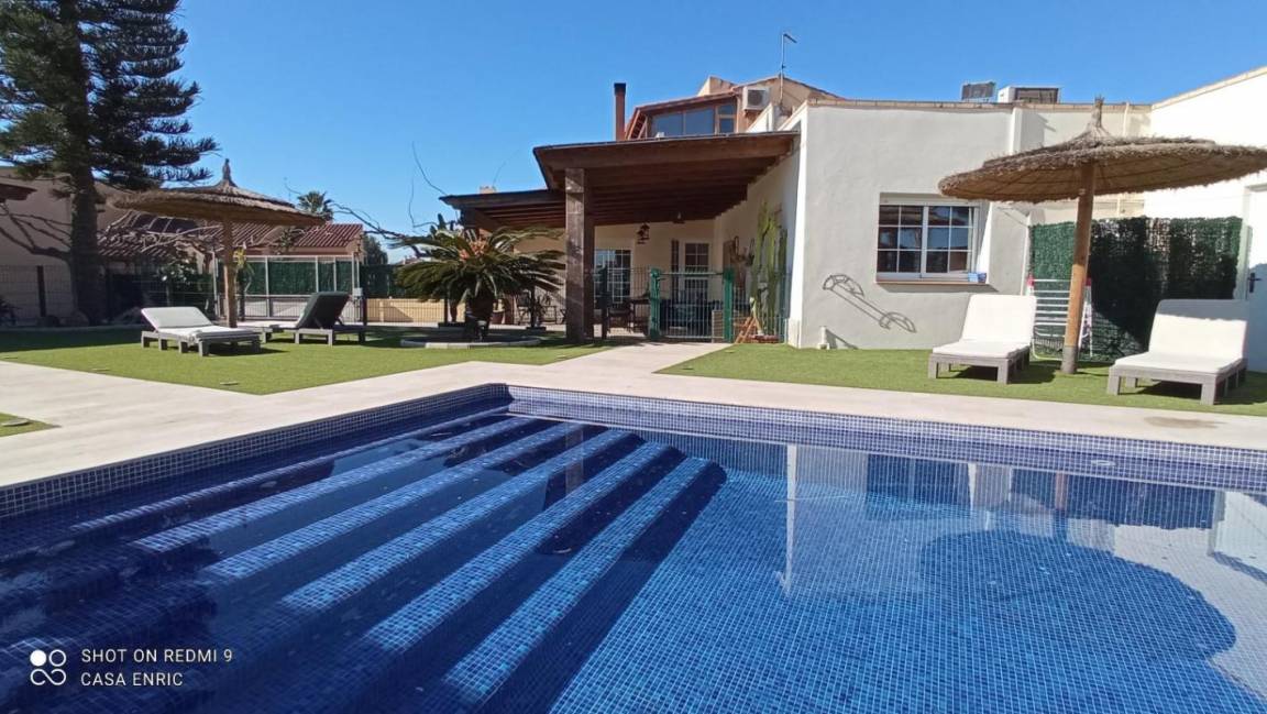 250 M² Villa ∙ 5 Schlafzimmer ∙ 16 Gäste - Deltebre
