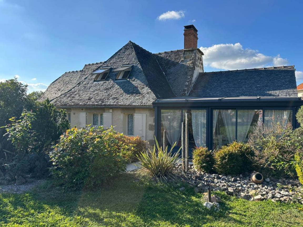 110 M² Gîte ∙ 3 Chambres ∙ 8 Personnes - Brive-la-Gaillarde