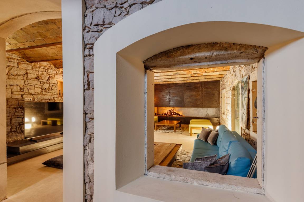 Villa ∙ 4 Bedrooms ∙ 12 Guests - Jelsa