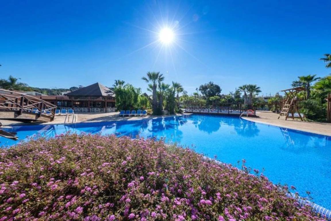 30 M² Camping ∙ 2 Chambres ∙ 4 Personnes - Tarragone