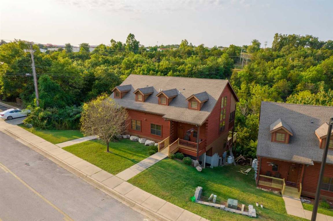 Cabin ∙ 4 Bedrooms ∙ 10 Guests - Branson, MO