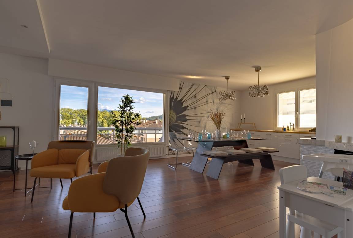 127 M² Apartment ∙ 4 Bedrooms ∙ 8 Guests - Annecy